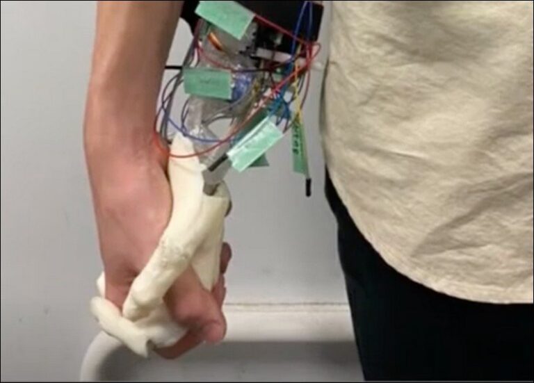 Jepun bangunkan robot tangan untuk pegang tangan anda, seperti berjalan ...