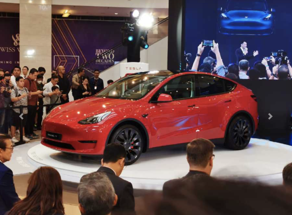 Tesla lancarkan kereta elektrik Model Y di Malaysia, penghantaran ...