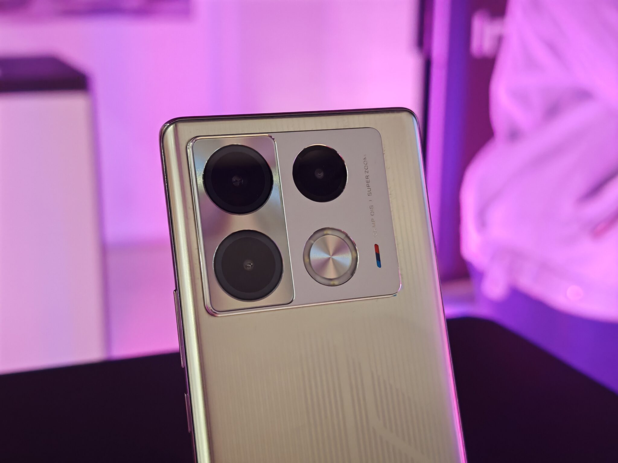 Infinix x BMW lancarkan siri Note 40 5G Racing Edition secara rasmi di ...
