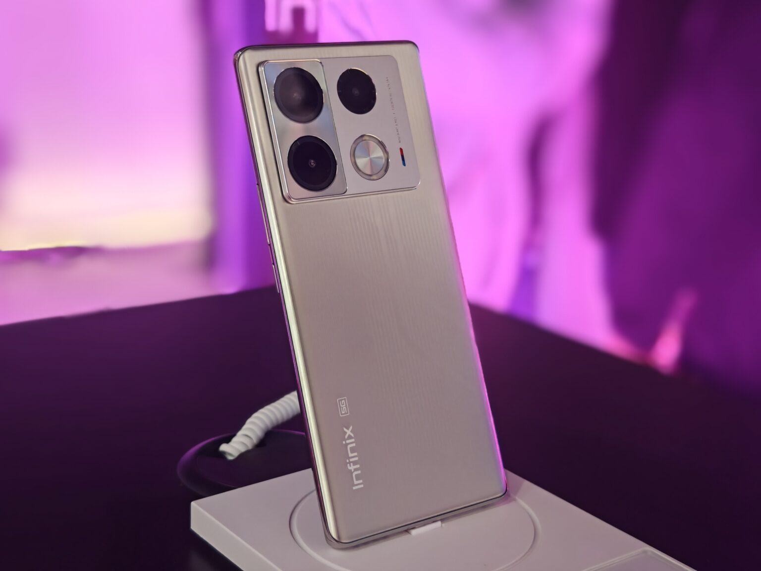 Infinix x BMW lancarkan siri Note 40 5G Racing Edition secara rasmi di ...