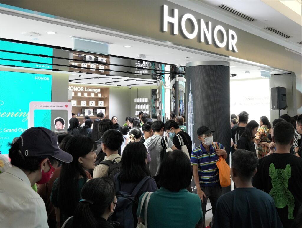 HONOR rasmikan kedai ke-100 dalam Malaysia, terletak di KLCC - TechNave BM